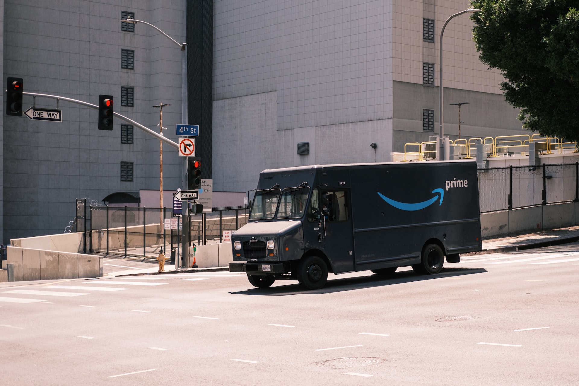 What Delivery Service Does Amazon Use UK? - FBAZilla